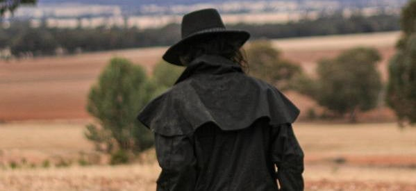 Why You Should Choose An Oilskin Coat This Winter – Kakadu Traders US